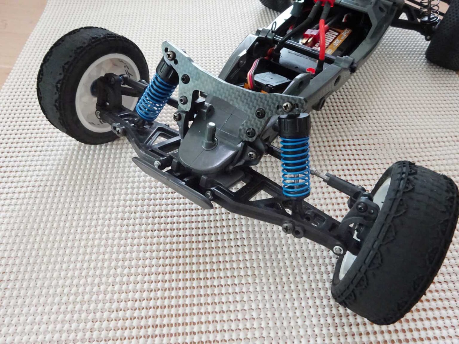 DT-03を本格的に六角ハブ化。いろんな注意点も紹介。